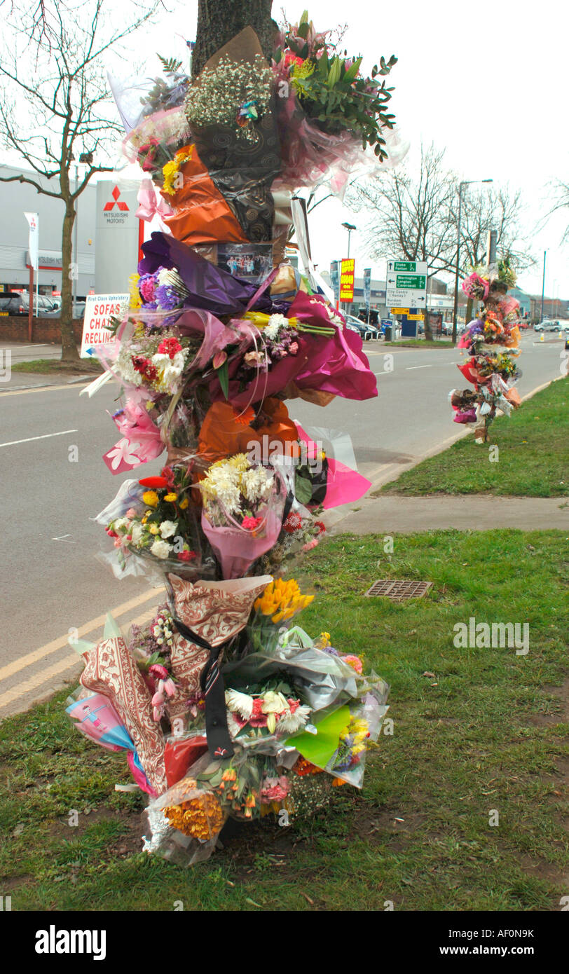 Road accident site memorial hi-res stock photography and images - Alamy
