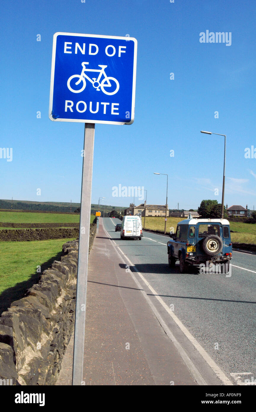 Speeding cyclist cycle lane hi-res stock photography and images - Alamy