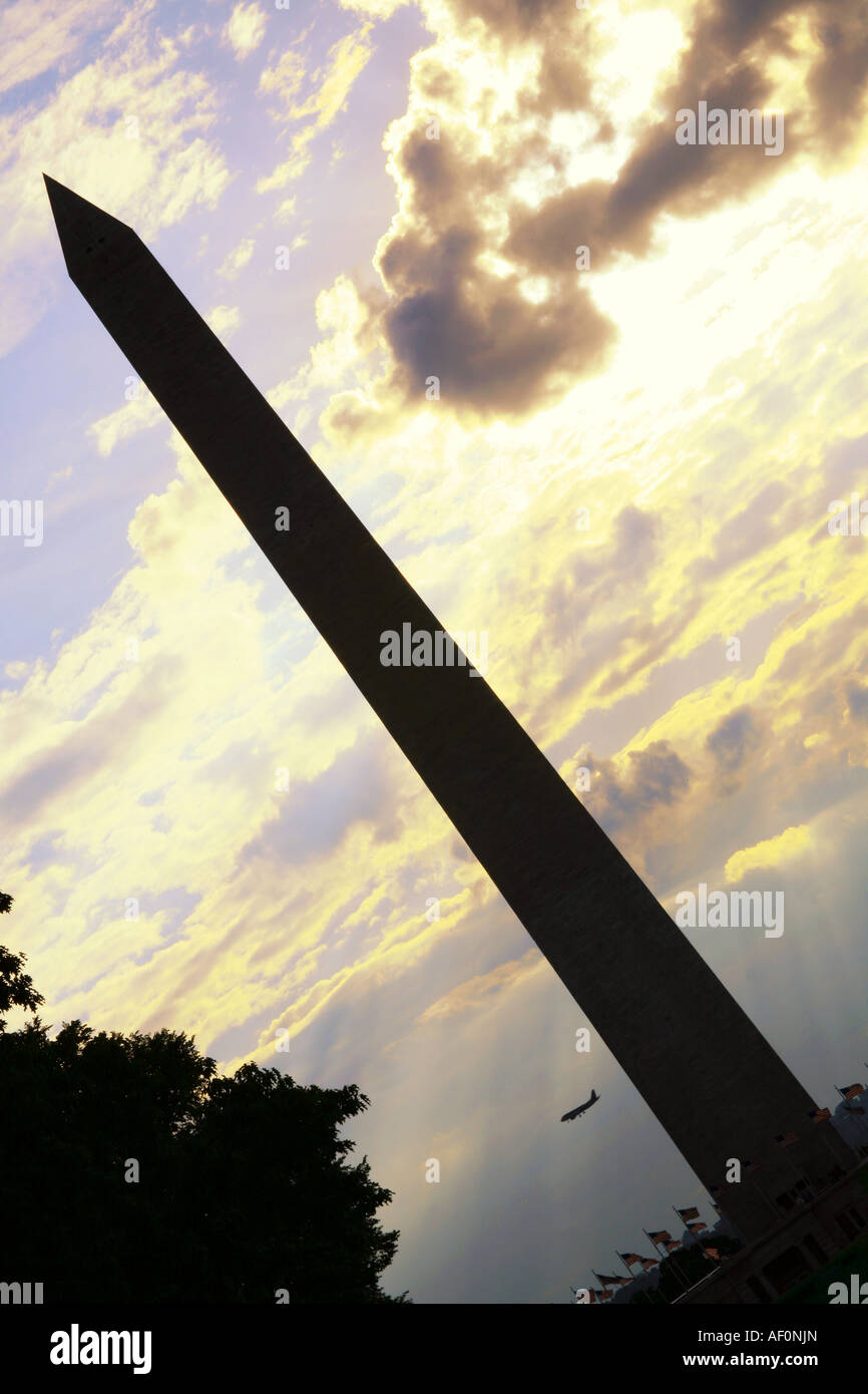 Washington monument and the plane hi-res stock photography and images ...