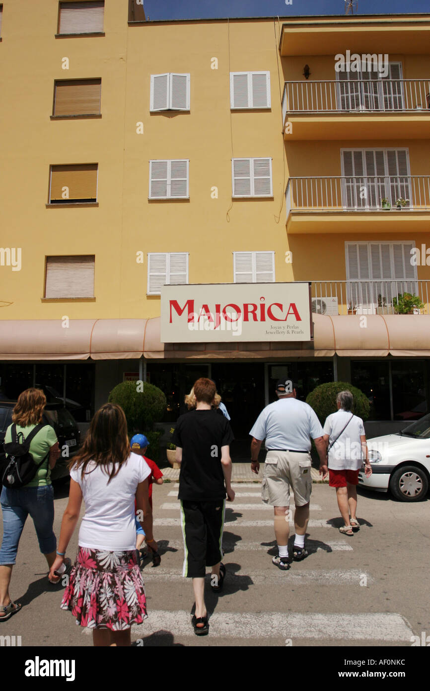 Tourist on the way into the Majorica pearls shop Mallorca Spain Stock ...