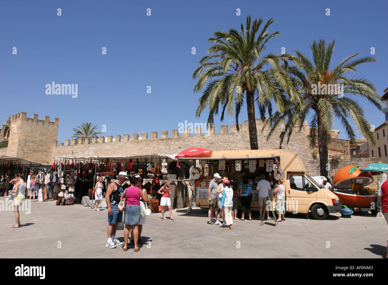 Alcudia majorca spain shopping hi-res stock photography and images - Alamy