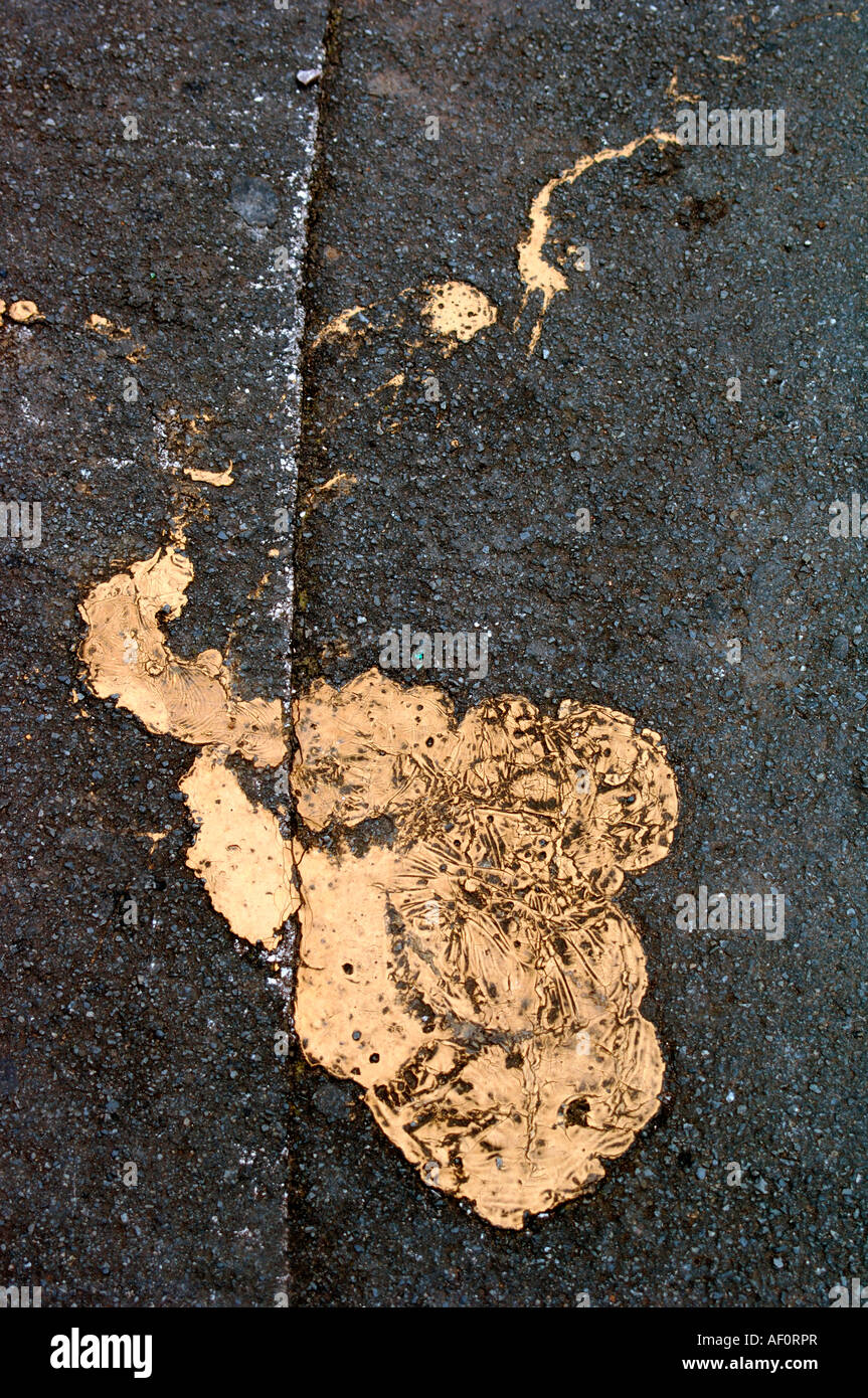 Spilt paint hi-res stock photography and images - Alamy