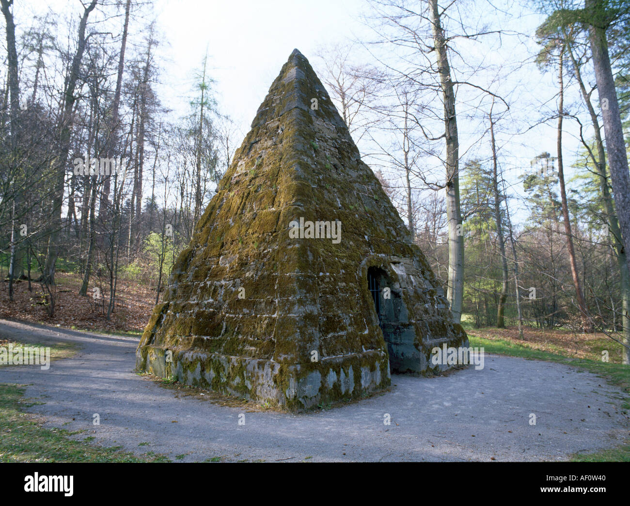 Kassel, Wilhelmshöhe, Barockpark, Pyramide Stock Photo - Alamy