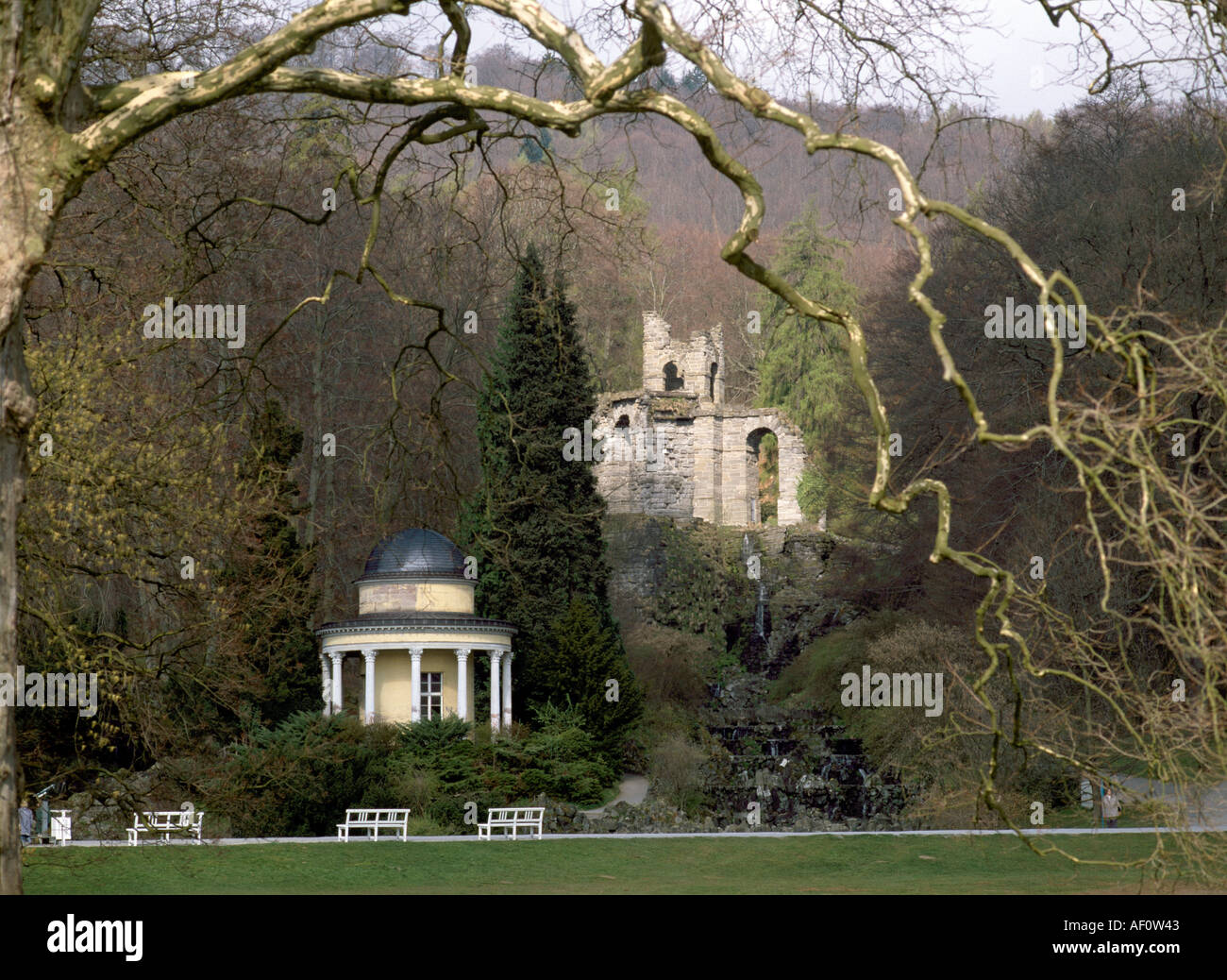 Kassel, Wilhelmshöhe, Barockpark, Apollotempel und Aquädukt Stock Photo ...