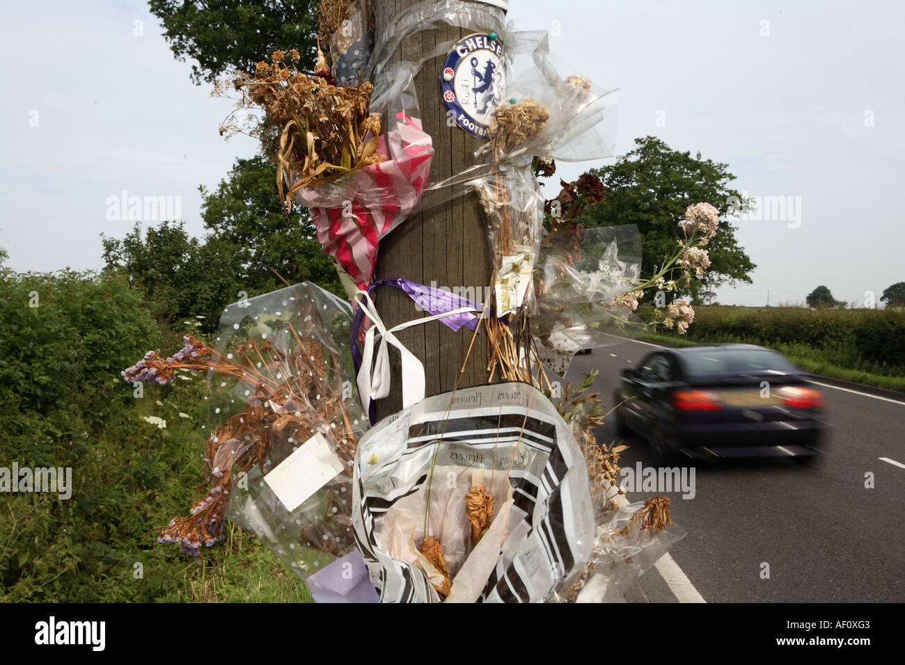 Roadside memorials uk hi-res stock photography and images - Alamy