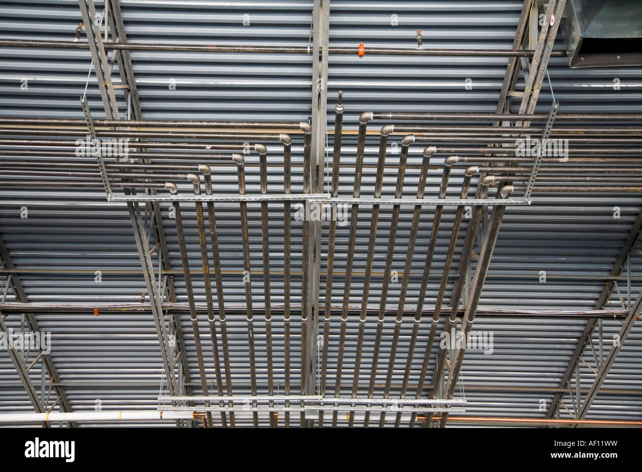 Shopping mall building under construction hi-res stock photography and ...