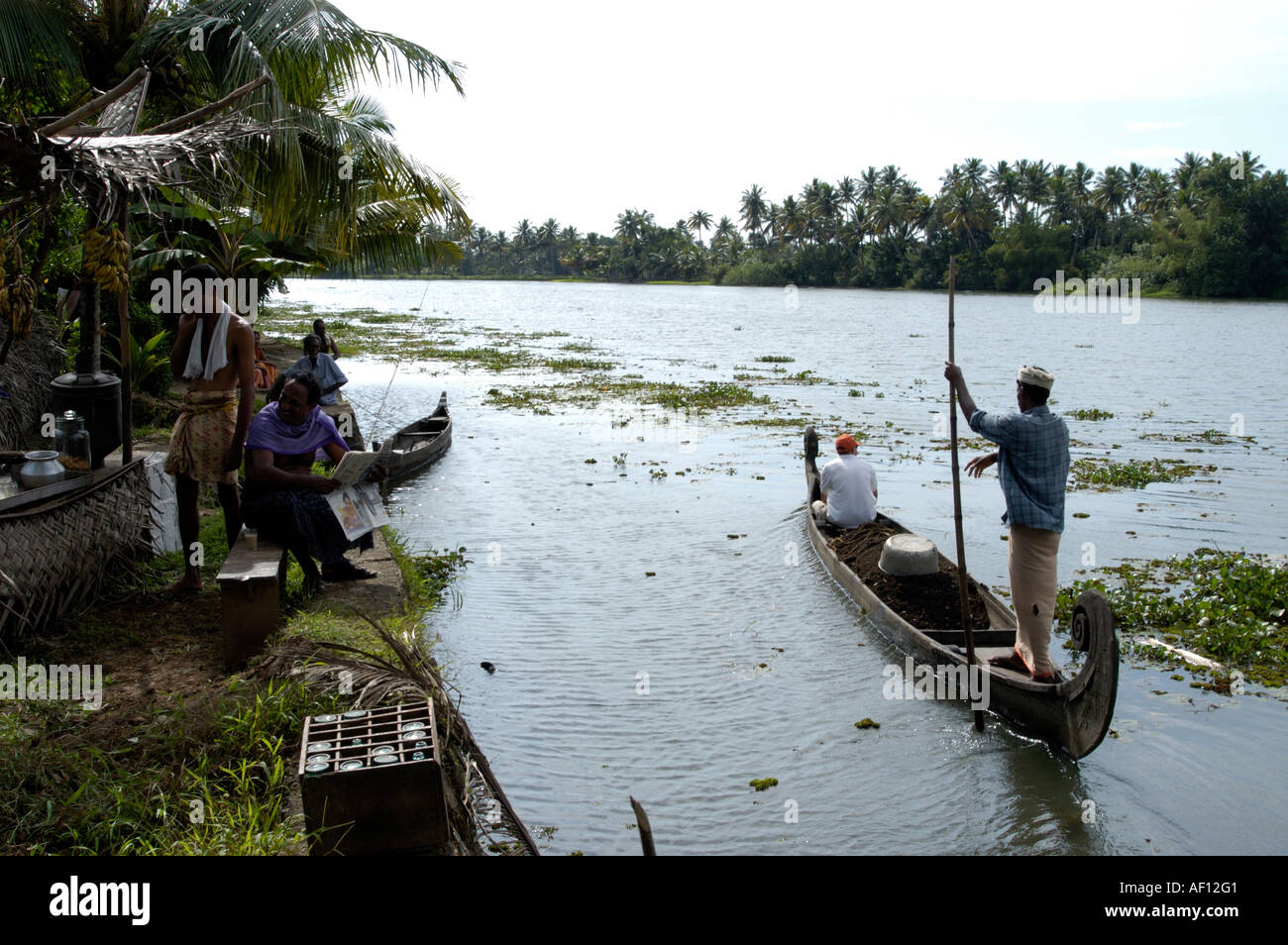 COUNTRY BOAT WITH TOURIST IN KUTTANAD CANAL Stock Photo - Alamy