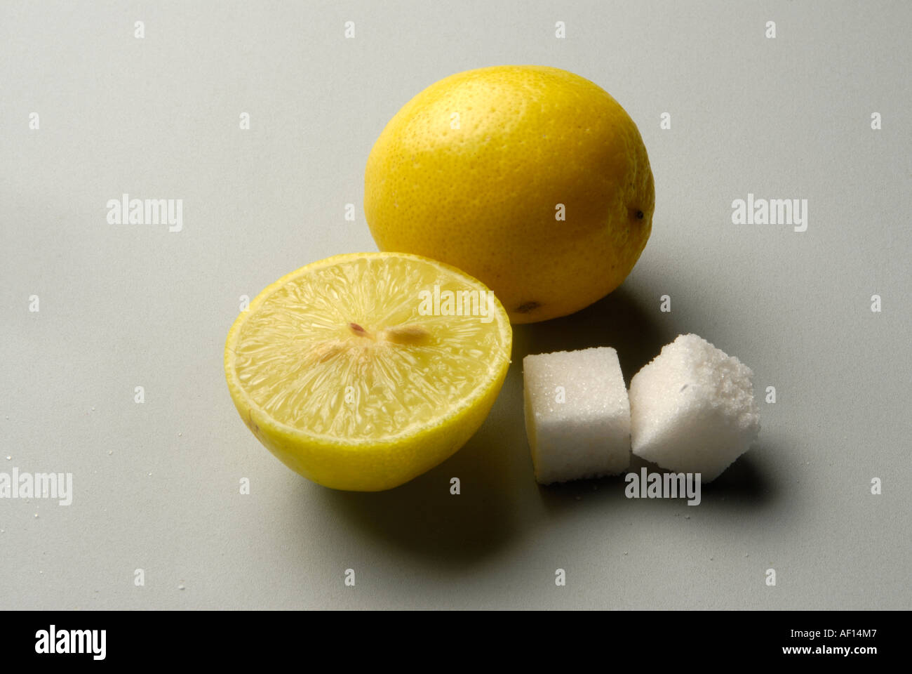 LEMON AND SUGAR CUBES ON DISPLAY Stock Photo - Alamy