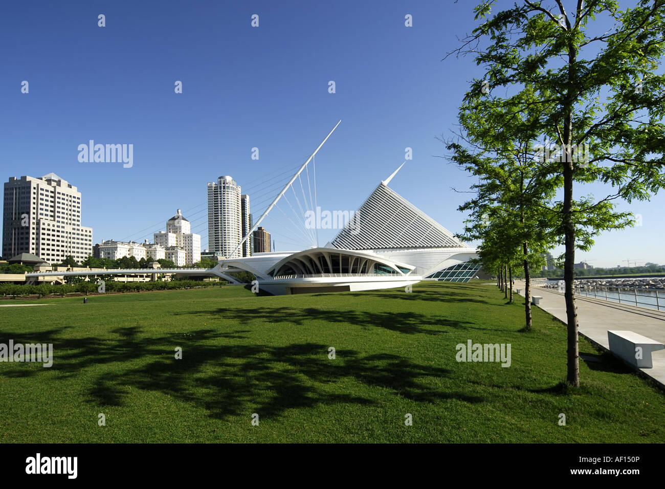 Milwaukee riverwalk district hi-res stock photography and images - Alamy