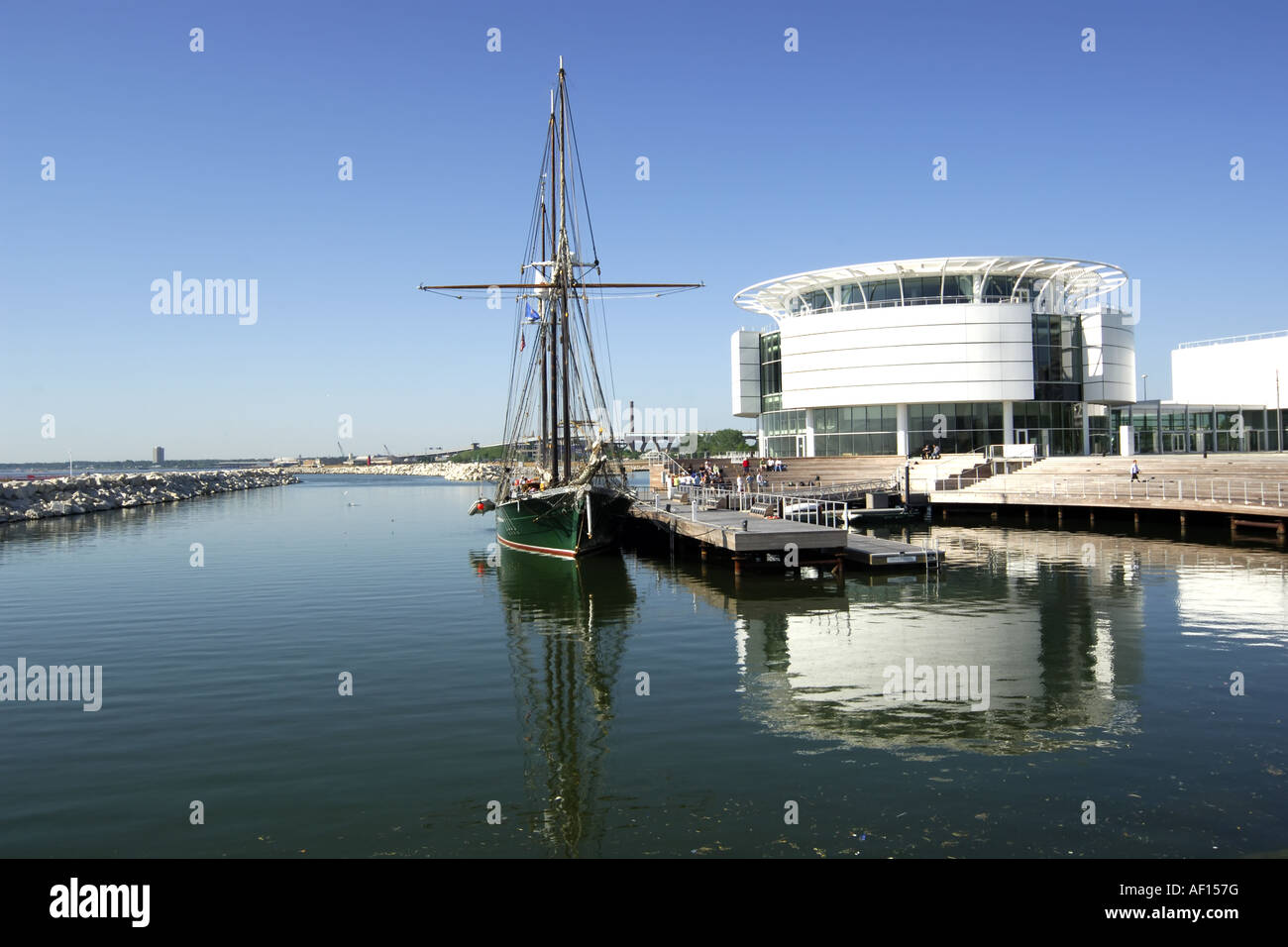 Discovery World at Pier Wisconsin Milwaukee WI Stock Photo - Alamy