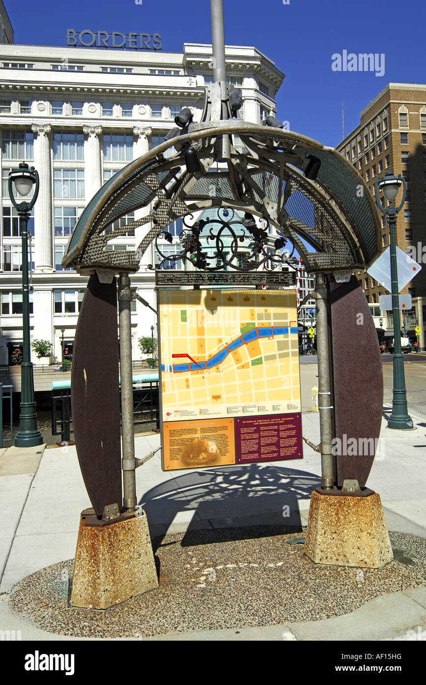 Coloured Visitor information map of downtown Milwaukee, Wisconsin WI ...