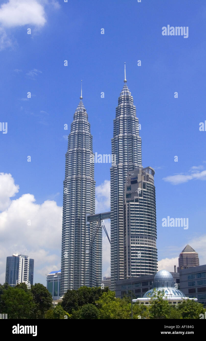 Entrapment Petronas Tower Petronas Twin Towers Designing Buildings