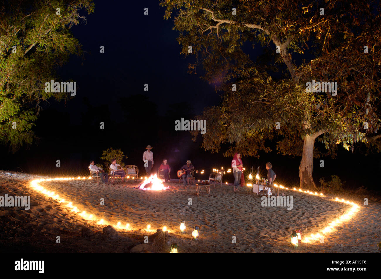 CAMPFIRE BY THE SIDE OF RIVER, KANHA Stock Photo - Alamy