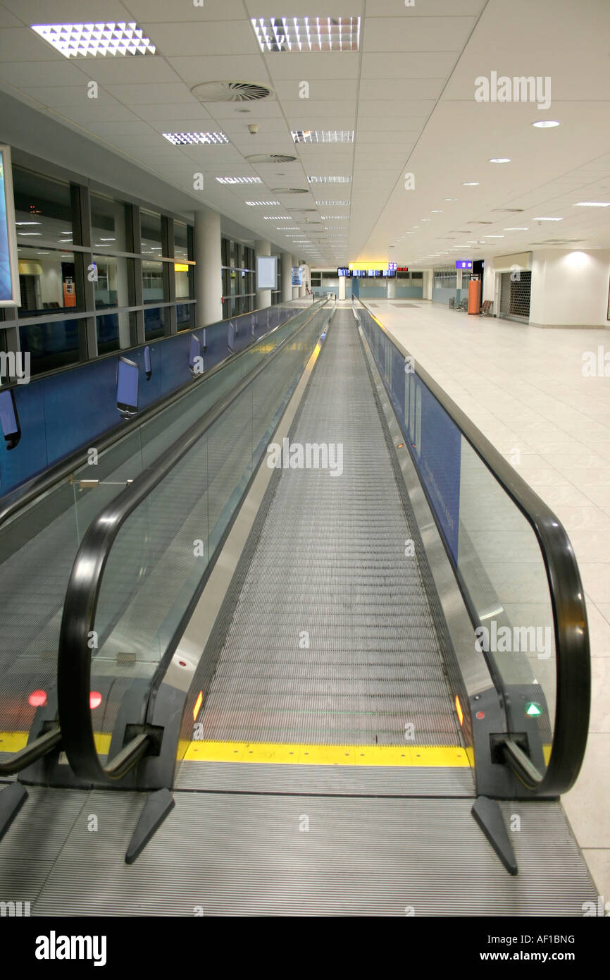 empty belt escalor international airport Stock Photo - Alamy