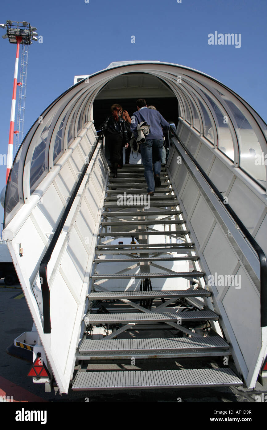 Passengers boarding plane hi-res stock photography and images - Alamy