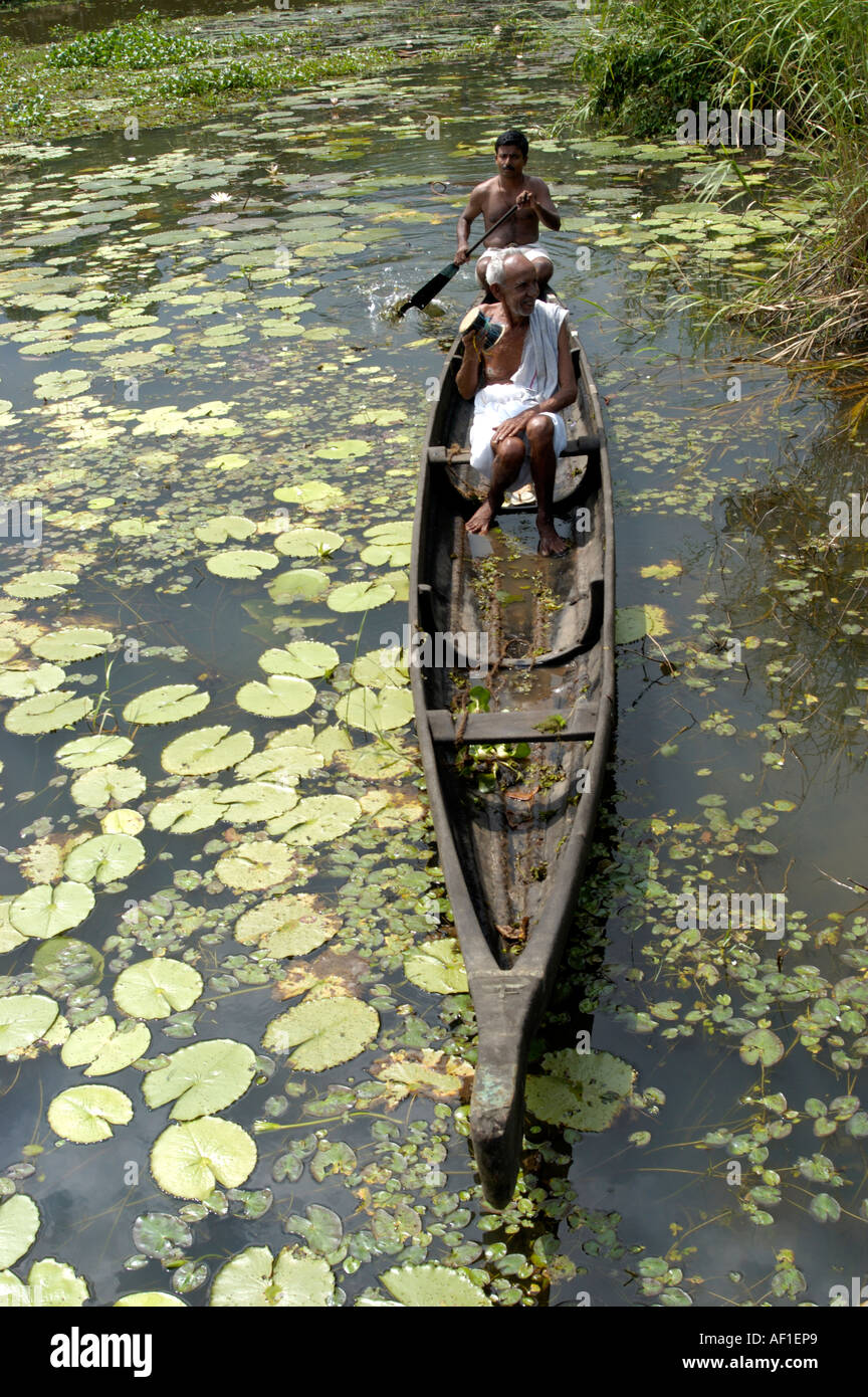 VILLAGER IN COUNTRY BOAT, KUTTANAD, ALAPPUZHA Stock Photo - Alamy