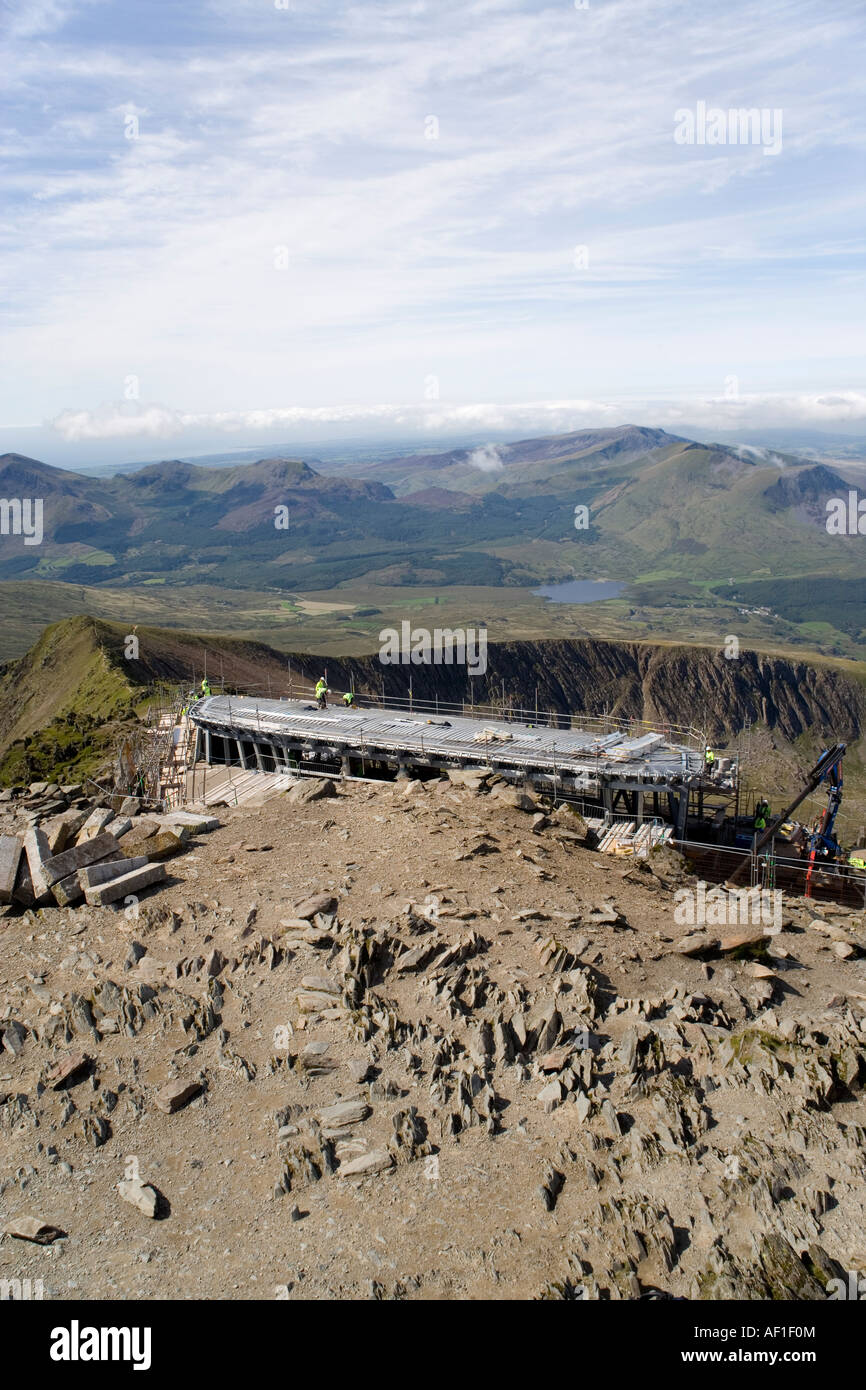 Building the new cafe on the top of snowdon hi-res stock photography ...