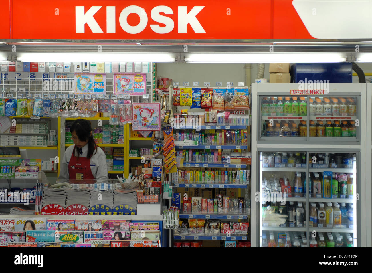 Kiosk in the Tokyo metro Stock Photo - Alamy
