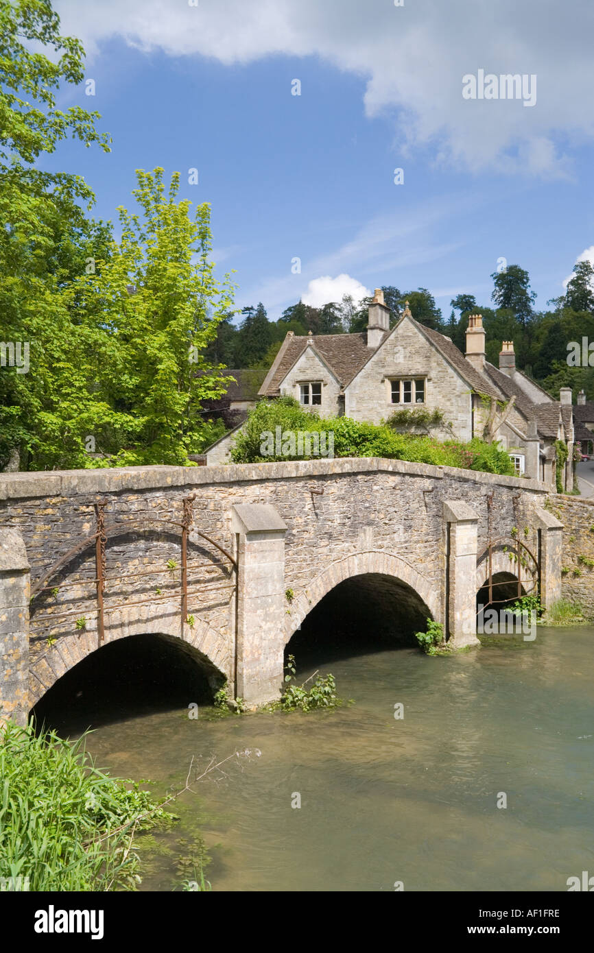 Castle combe bridge hi-res stock photography and images - Alamy