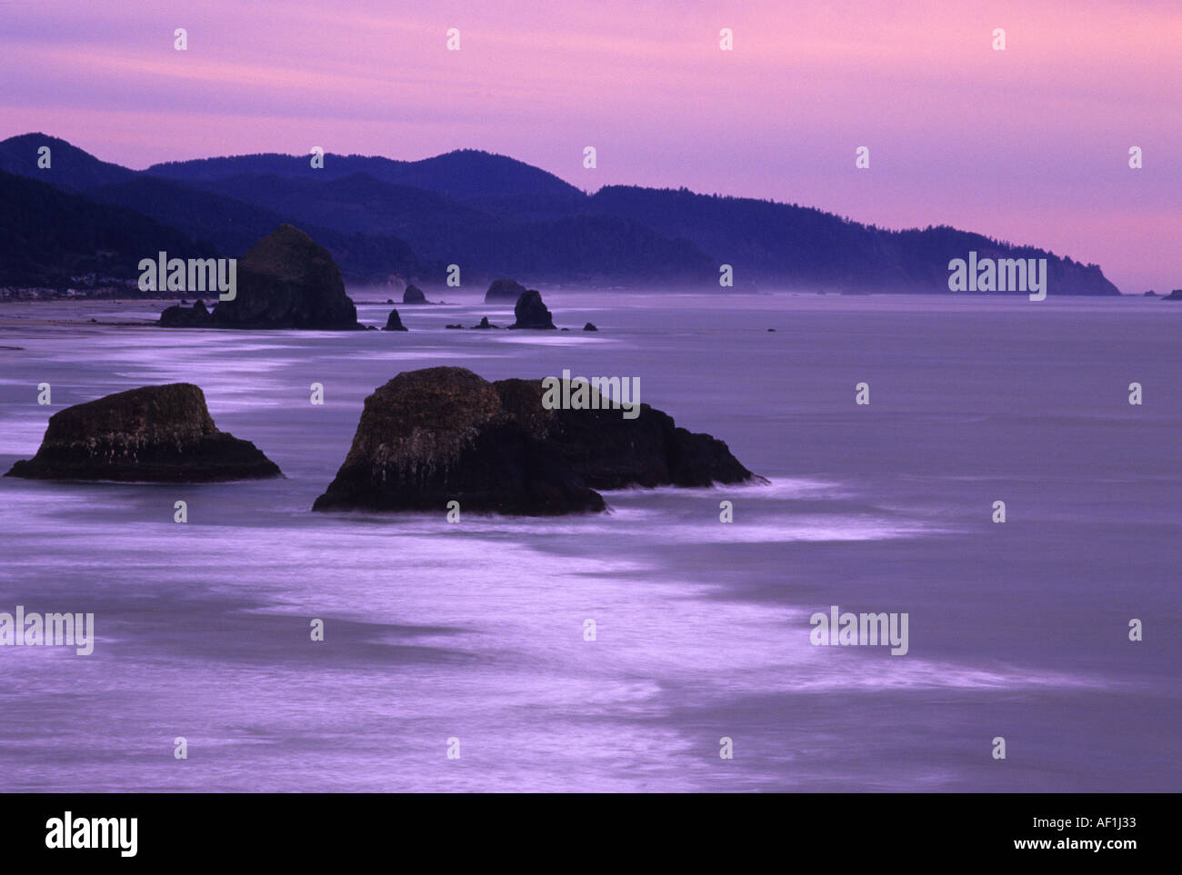 Twilight on the Cannon Beach Coastline at Ecola State Park in Oregon ...