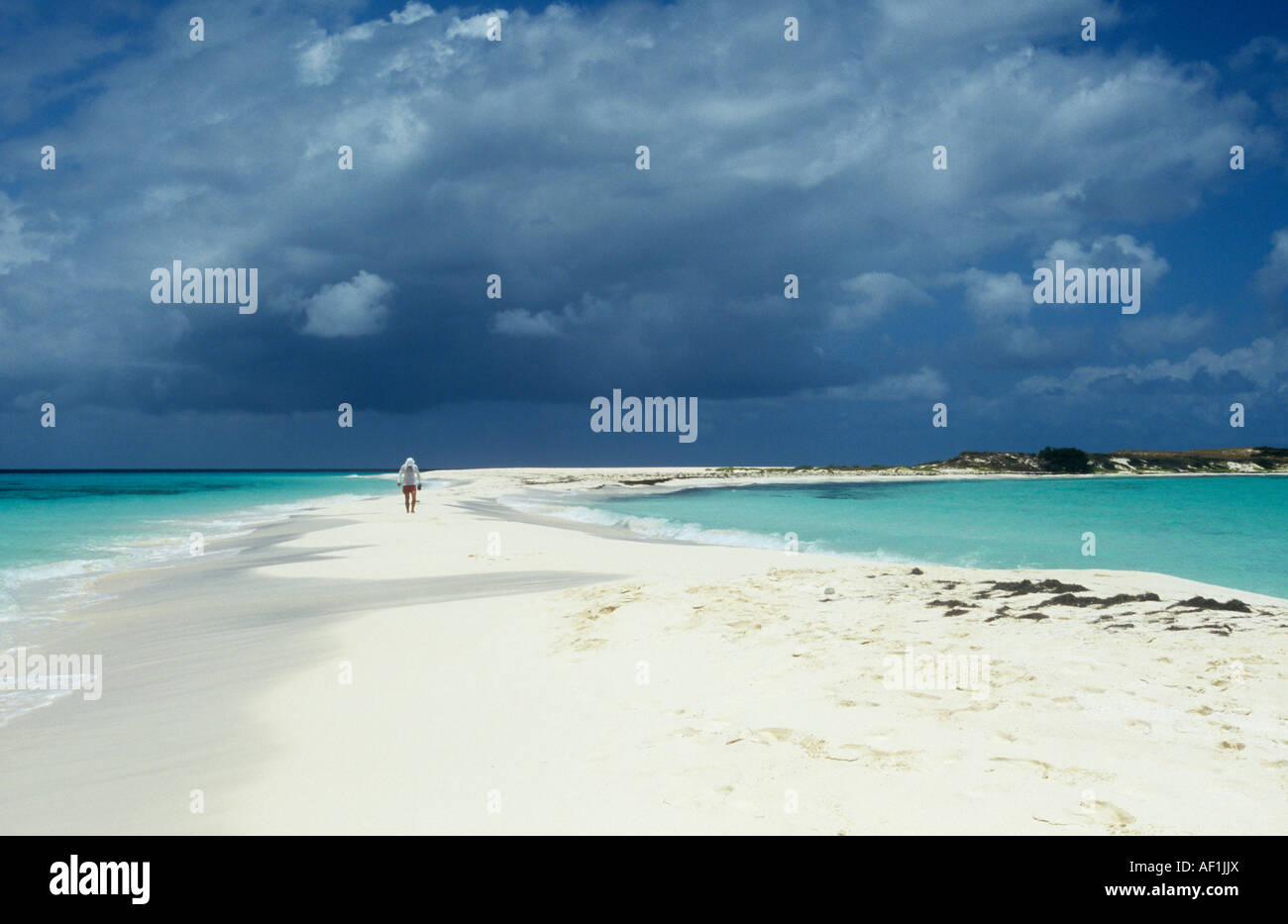 A penninsula of sand connecting two land masses Stock Photo - Alamy