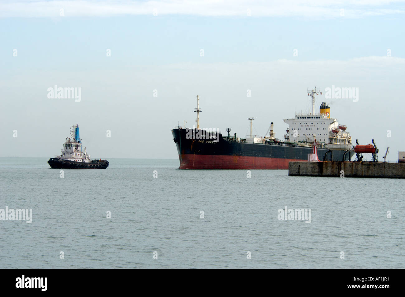 PILOT TUG BOAT LEADING CARGO VESSEL INTO CHENNAI PORT TAMIL NADU Stock ...