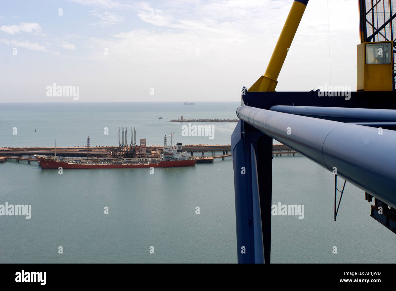 SUPER CRANES AT WORK CONTAINER TERMINAL CHENNAI PORT Stock Photo - Alamy