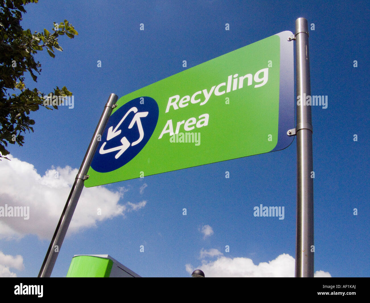 Recycle sign at a supermarket hi-res stock photography and images - Alamy
