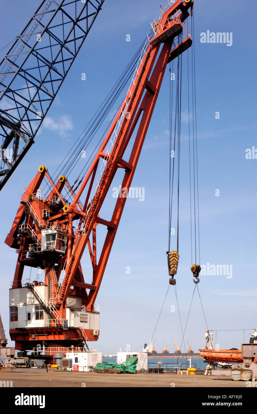 CRANE OPERATIONS CHENNAI PORT Stock Photo - Alamy