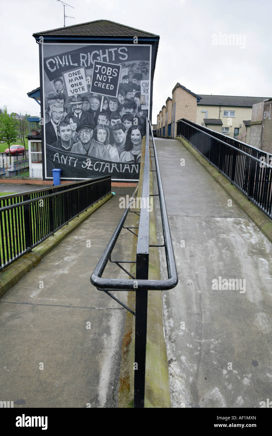 Political civil rights mural in the Bogside housing estate, Londonderry ...