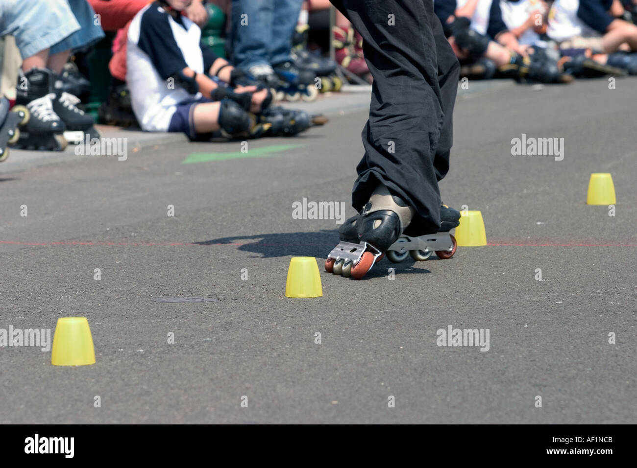 Girl rollerblading stunt hi-res stock photography and images - Alamy