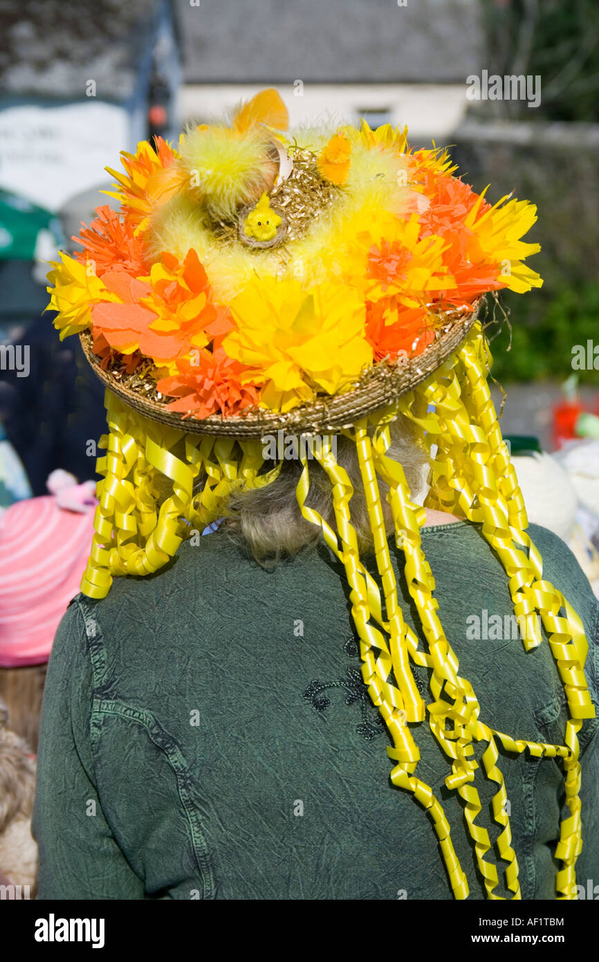 Lady in bonnet hi-res stock photography and images - Alamy