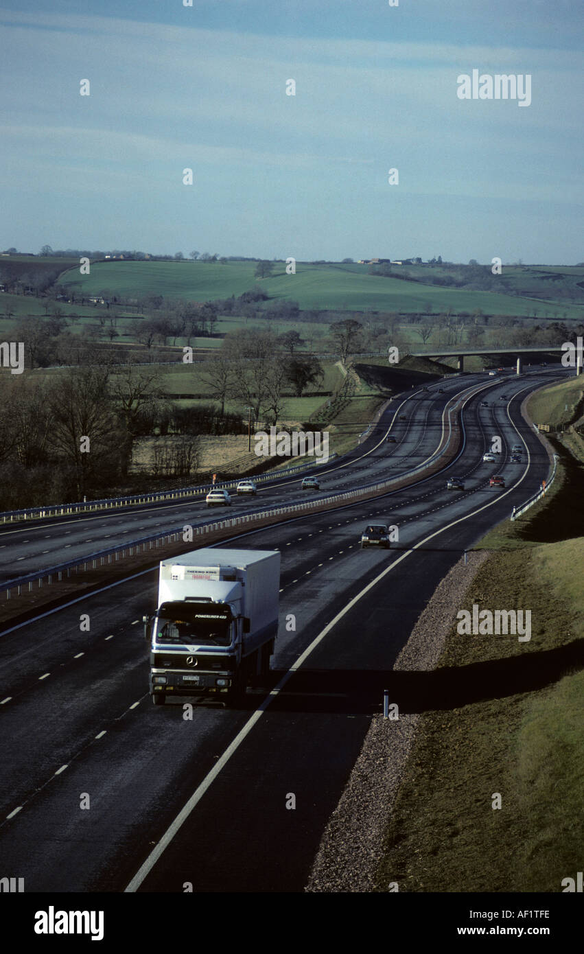 Lorry on m40 motorway uk hi-res stock photography and images - Alamy