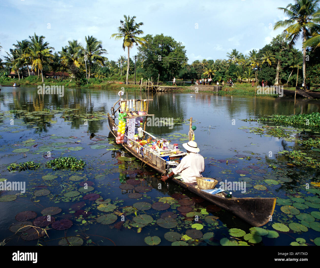 FLOATING FANCY STORE OF KUTTANAD BACKWATERS ALAPPUZHA Stock Photo - Alamy