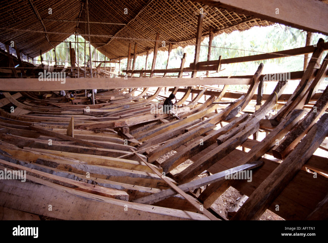 BUILDING SNAKE BOATS ALAPPUZHA Stock Photo - Alamy