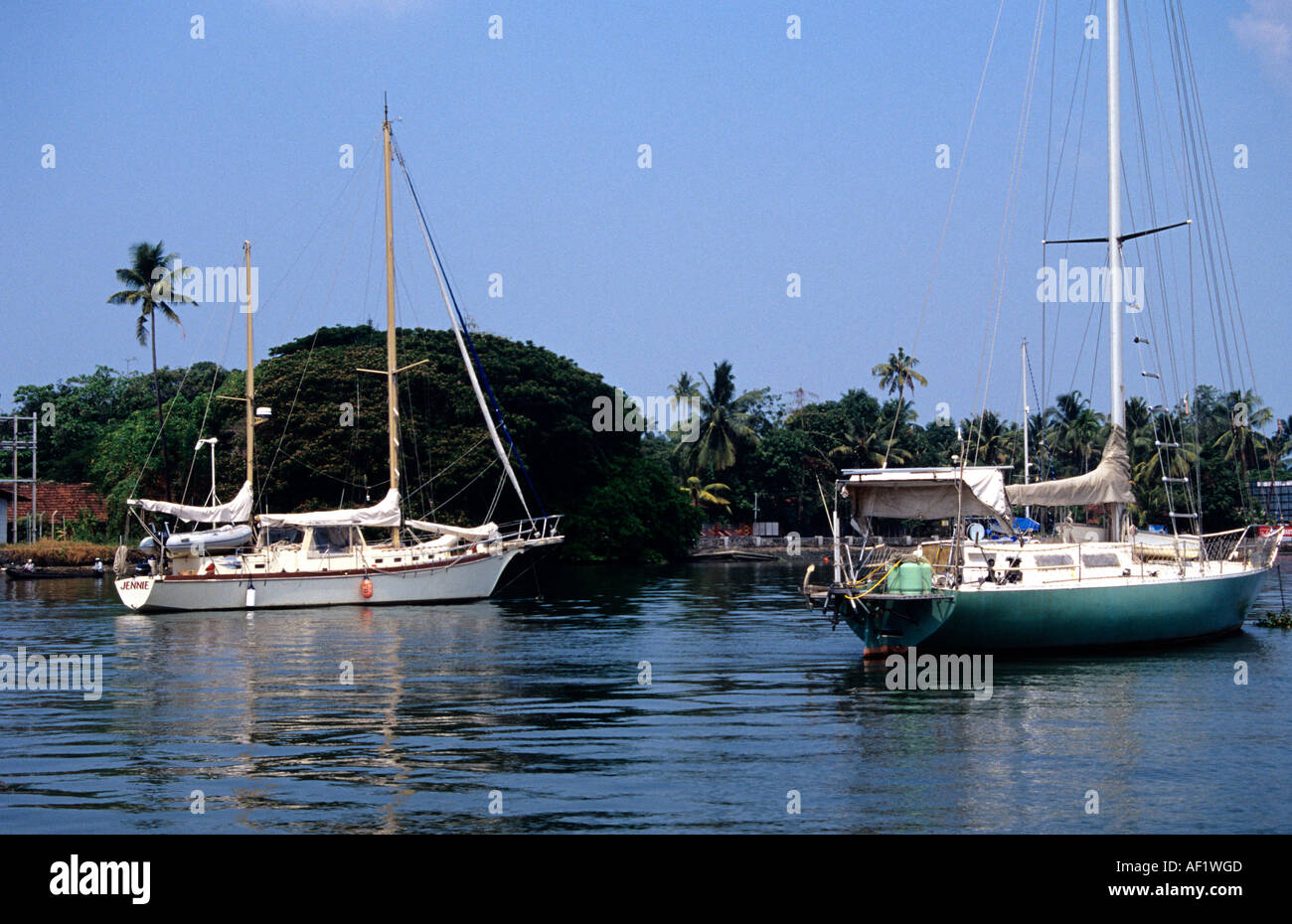BOATS IN THE BACKWATERS OF COCHIN Stock Photo - Alamy