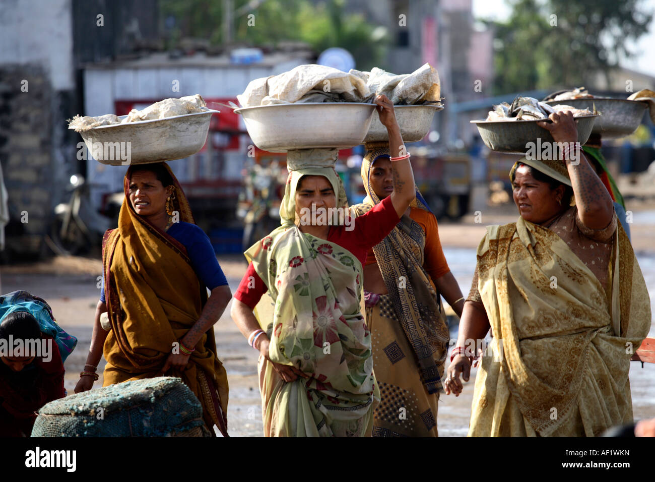 Fisherwomen hi-res stock photography and images - Alamy