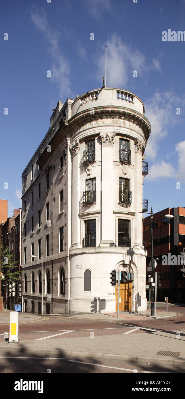 Liverpool london and globe building hi-res stock photography and images ...