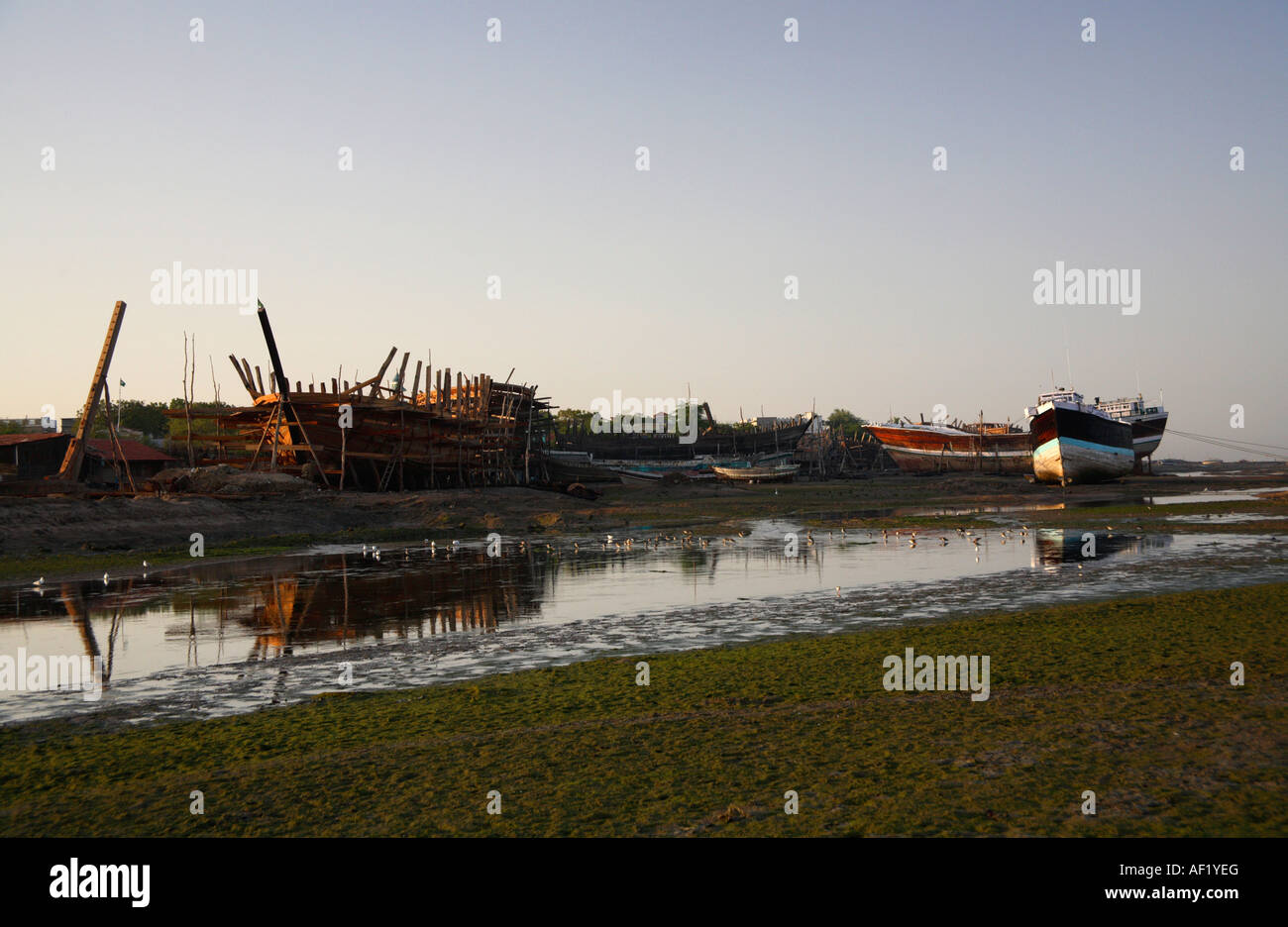 Ship building ship yard indian hi-res stock photography and images - Alamy