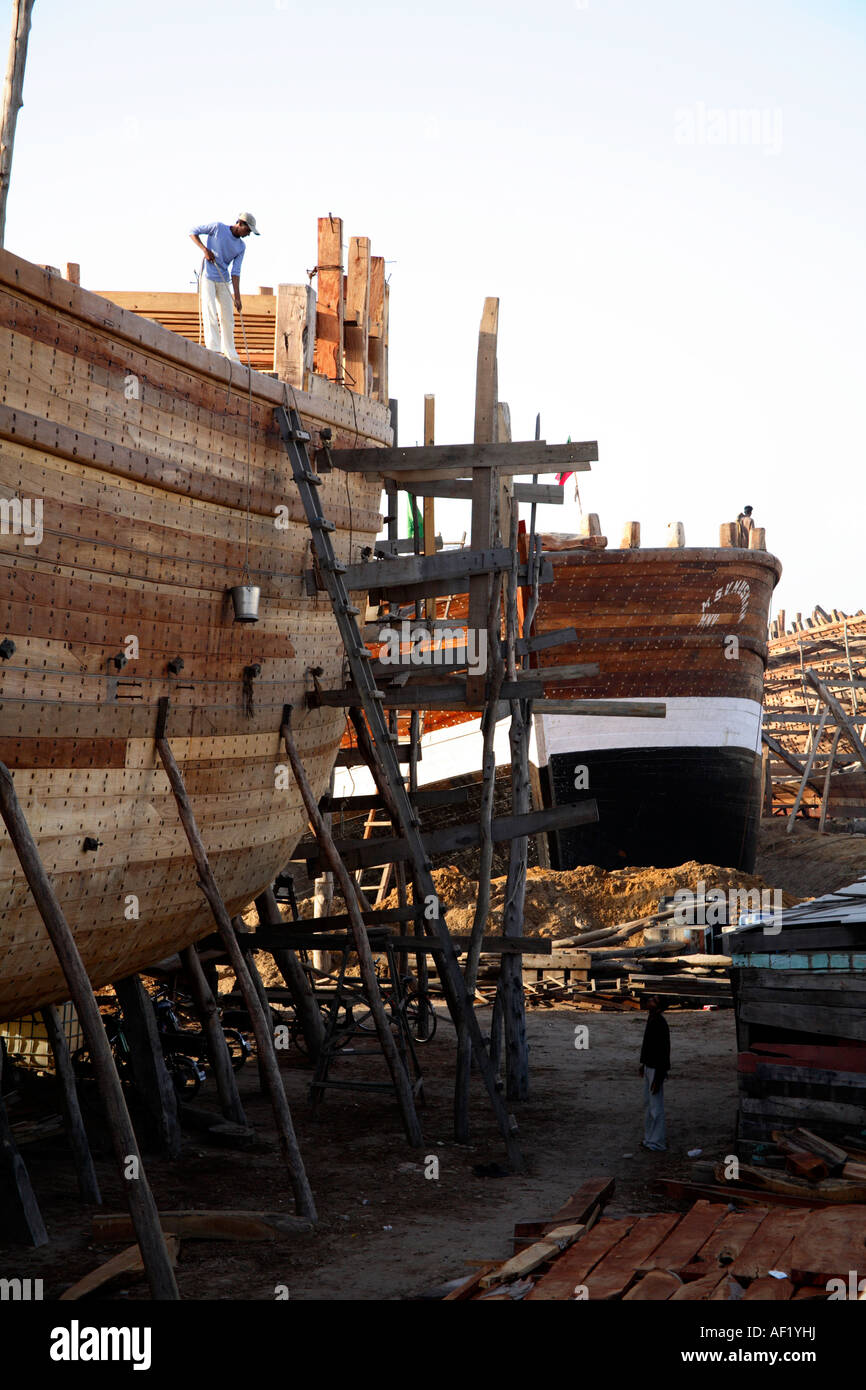 Indian construction worker at wooden ship building yard, Mandvi, Kutch ...