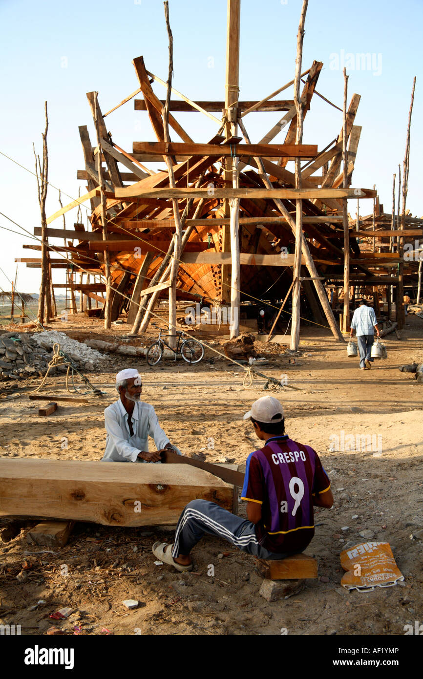 India construction timber hi-res stock photography and images - Alamy