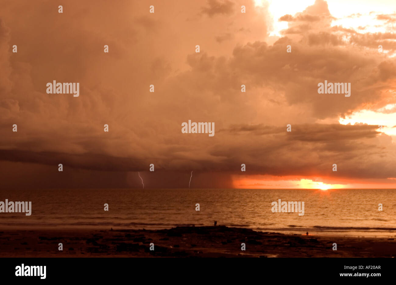 Cable beach storm hi-res stock photography and images - Alamy