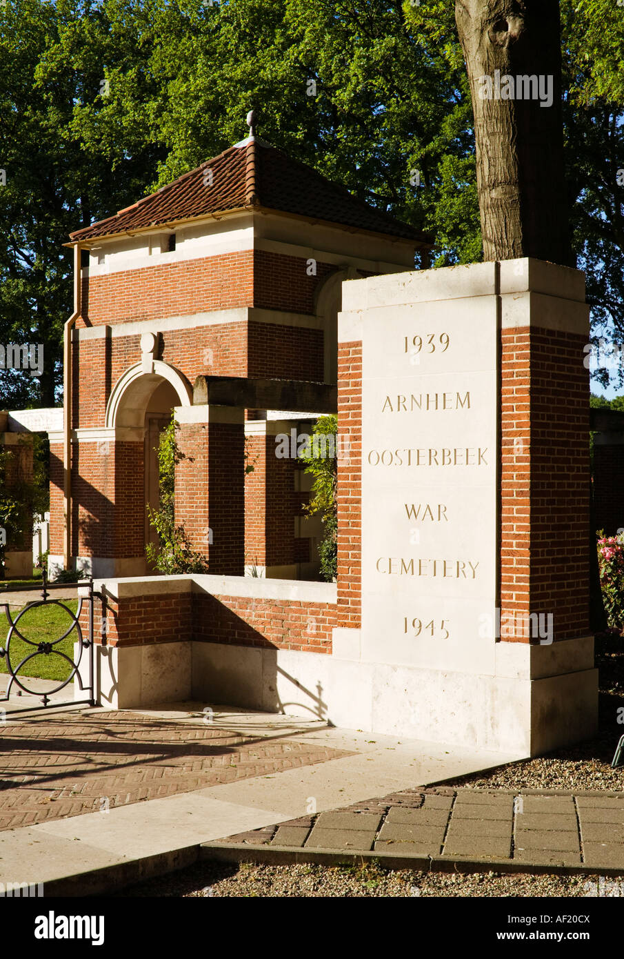 Arnhem oosterbeek war cemetery hi-res stock photography and images - Alamy