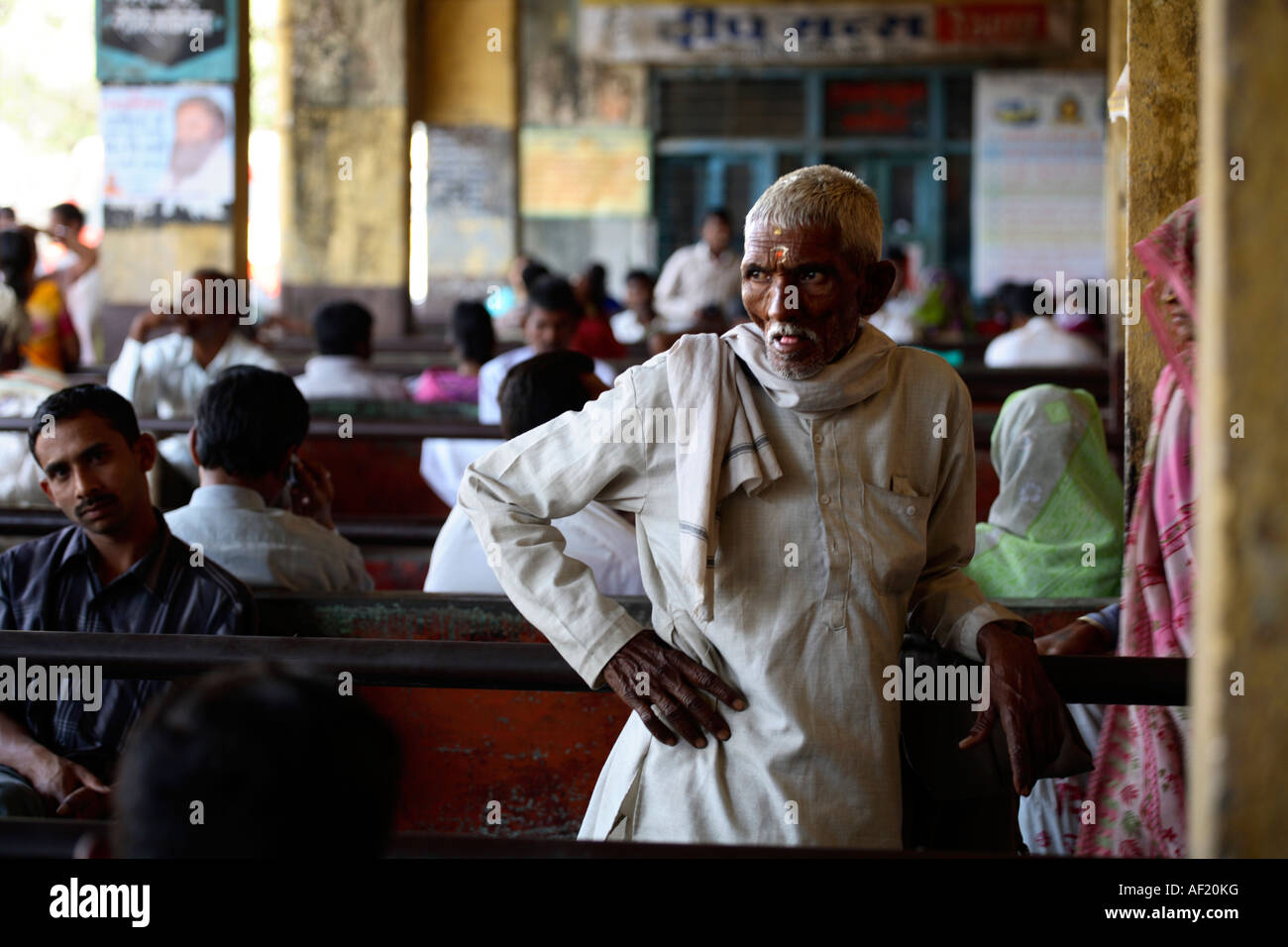 Old Indian Man waiting at Nasik Bus Station Stock Photo - Alamy