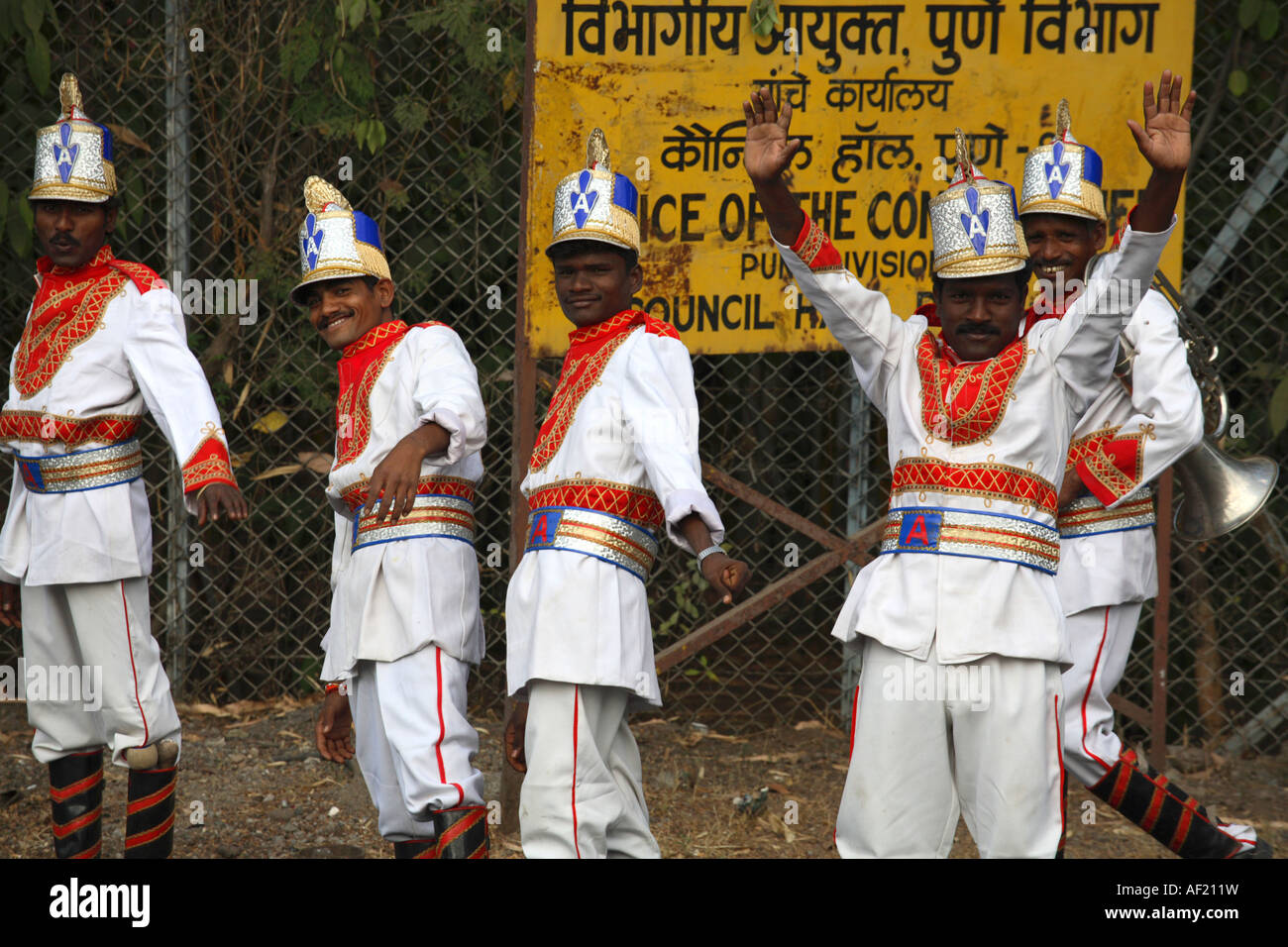 Flamboyant costumes hi-res stock photography and images - Alamy