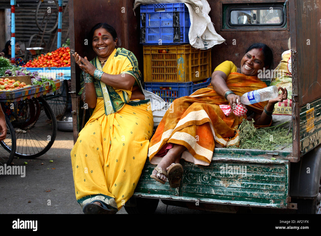 India truck sacks hi-res stock photography and images - Alamy