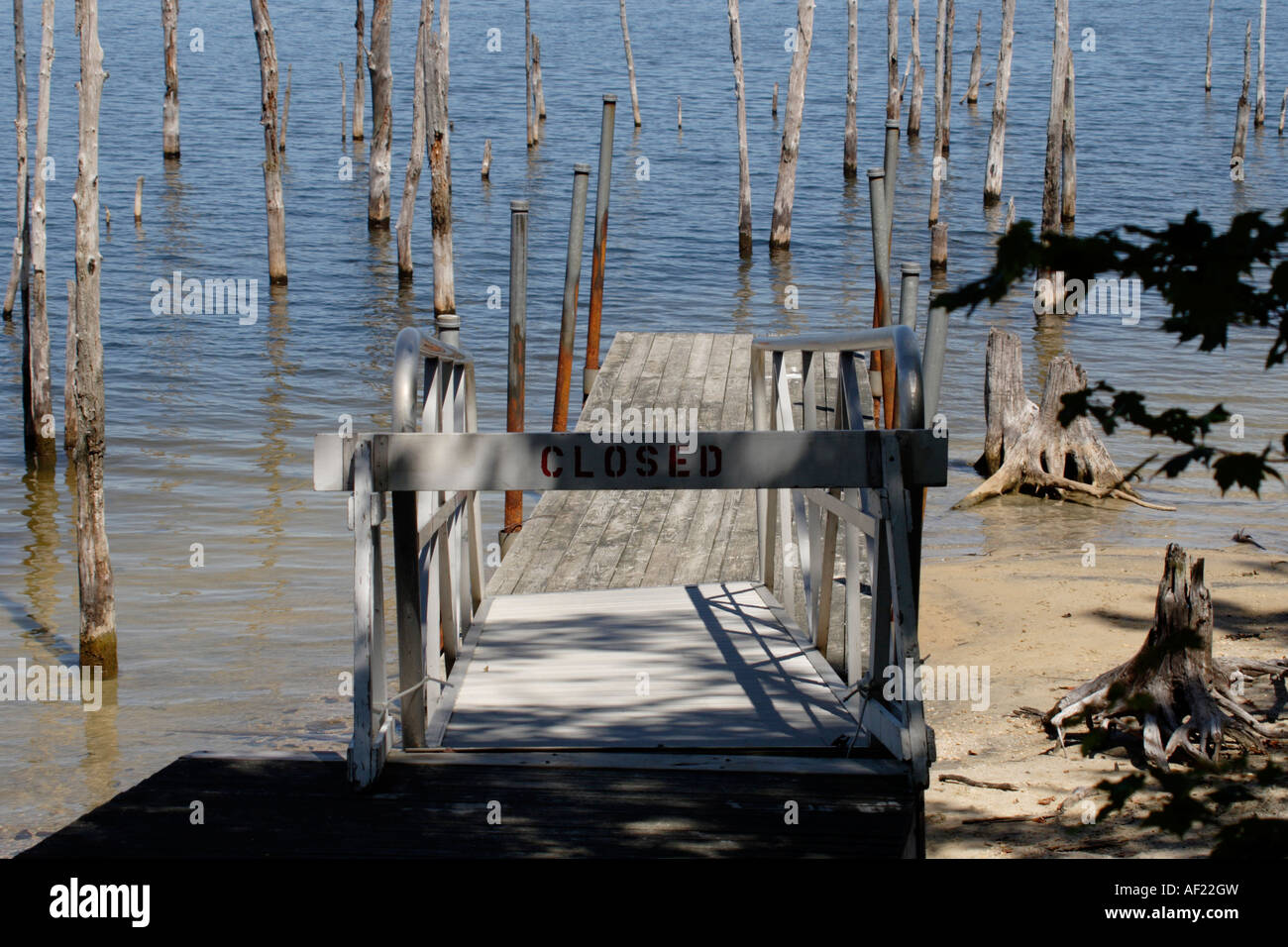 Empty unused boat dock Stock Photo - Alamy