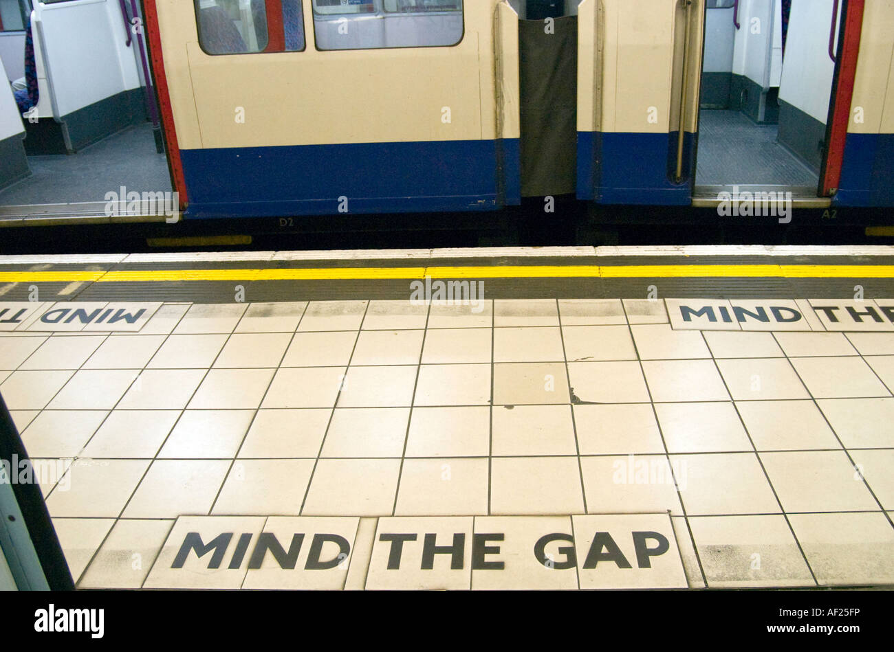 Mind the Gap, Tube Station London Stock Photo - Alamy