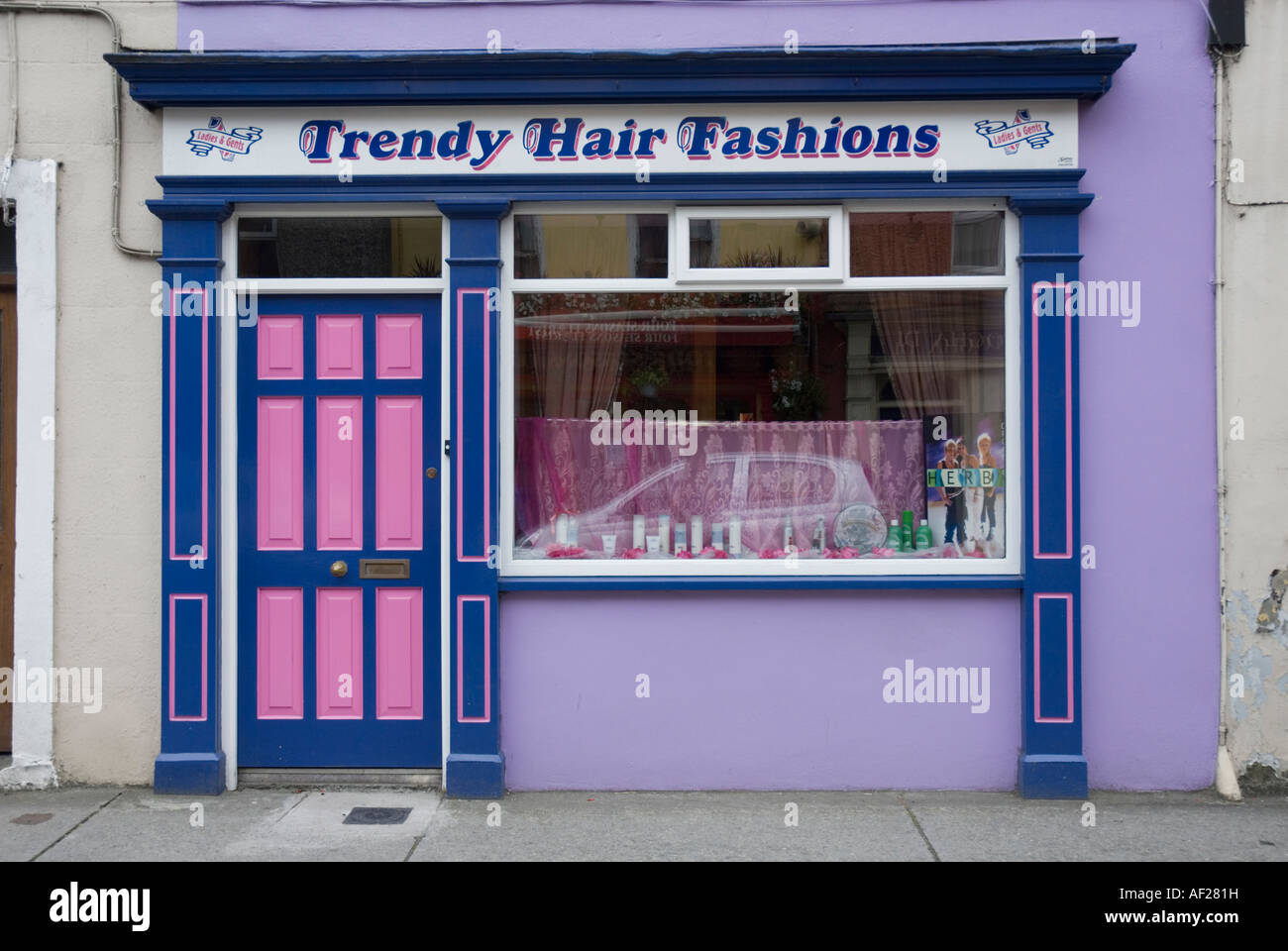 Hair cutter street hi-res stock photography and images - Alamy