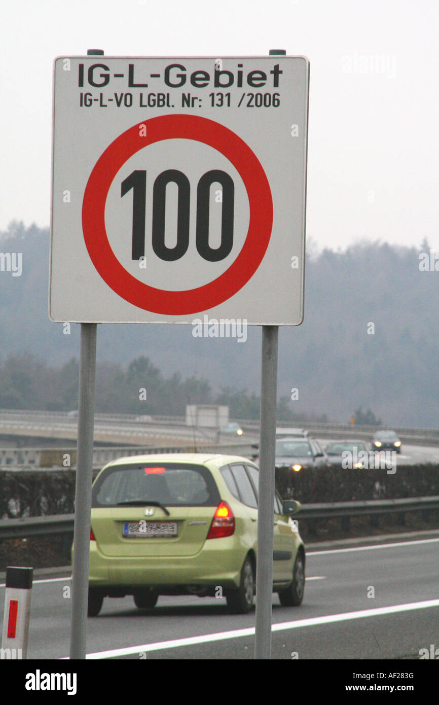 speed limit 100 Stock Photo - Alamy